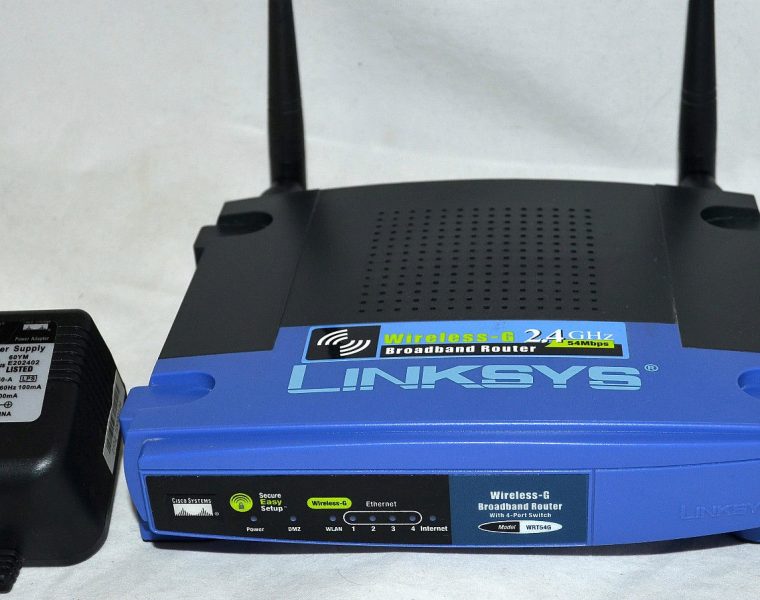 * Linksys WRT54G 54 Mbps 4-Port Wireless G Router Version 5 - Garage ...